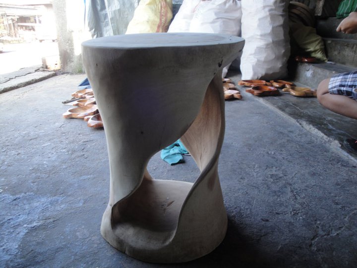 Table hollow center swirl